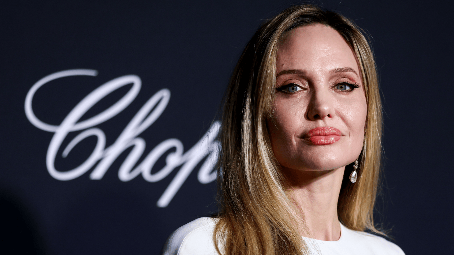Angelina Jolie makes her return on the big screen as a mafia mother in ...