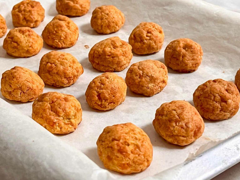 Olive cheese balls - perfect for parties