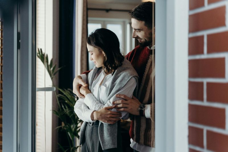 10 things women do that make men more loyal