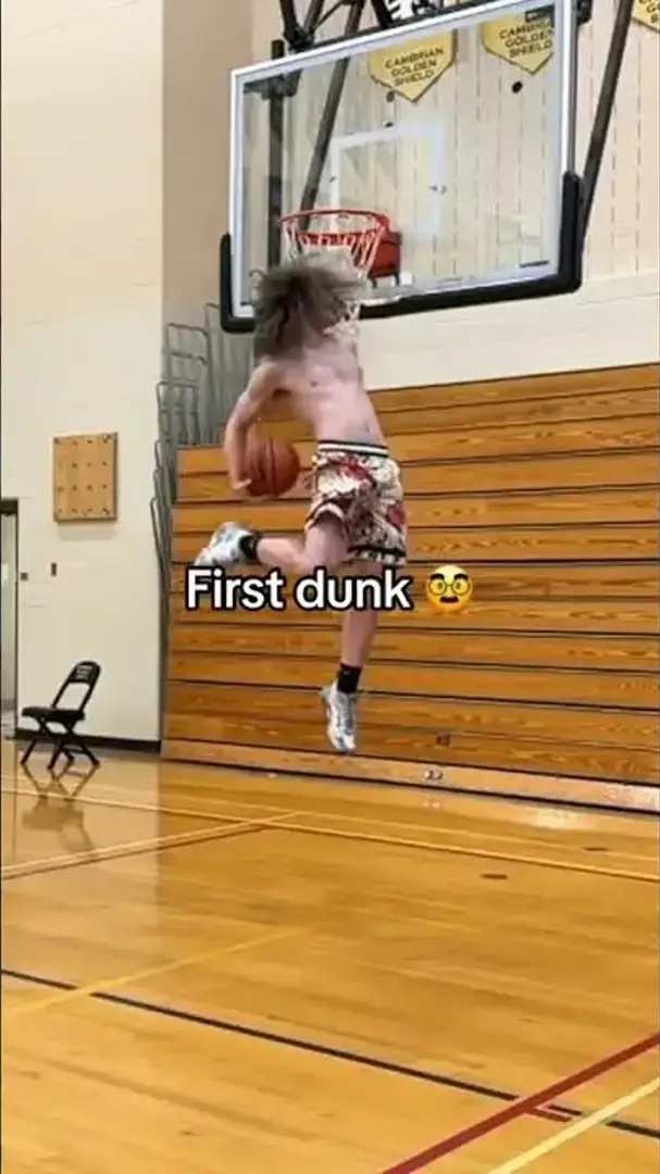 6ft guy nails 360 behind the back dunk!