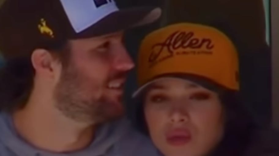 Hailee Steinfeld shows off baby-bump stunner before Josh Allen, Bills ...