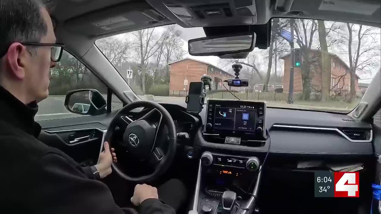 Lyft driver avoids head-on collision with wrong-way driver in St. Charles