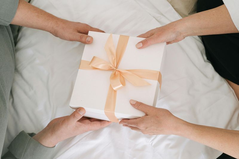 10 things women do that make men more loyal