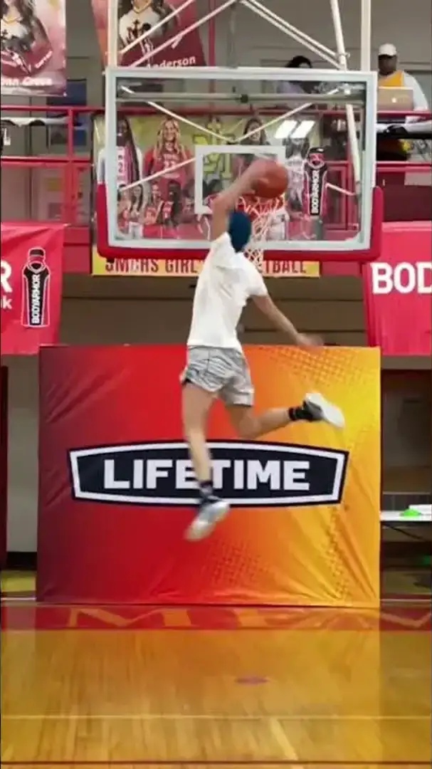 Venom dunk in the gym
