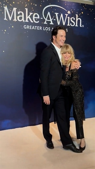 It's a family affair for Goldie Hawn and Oliver Hudson