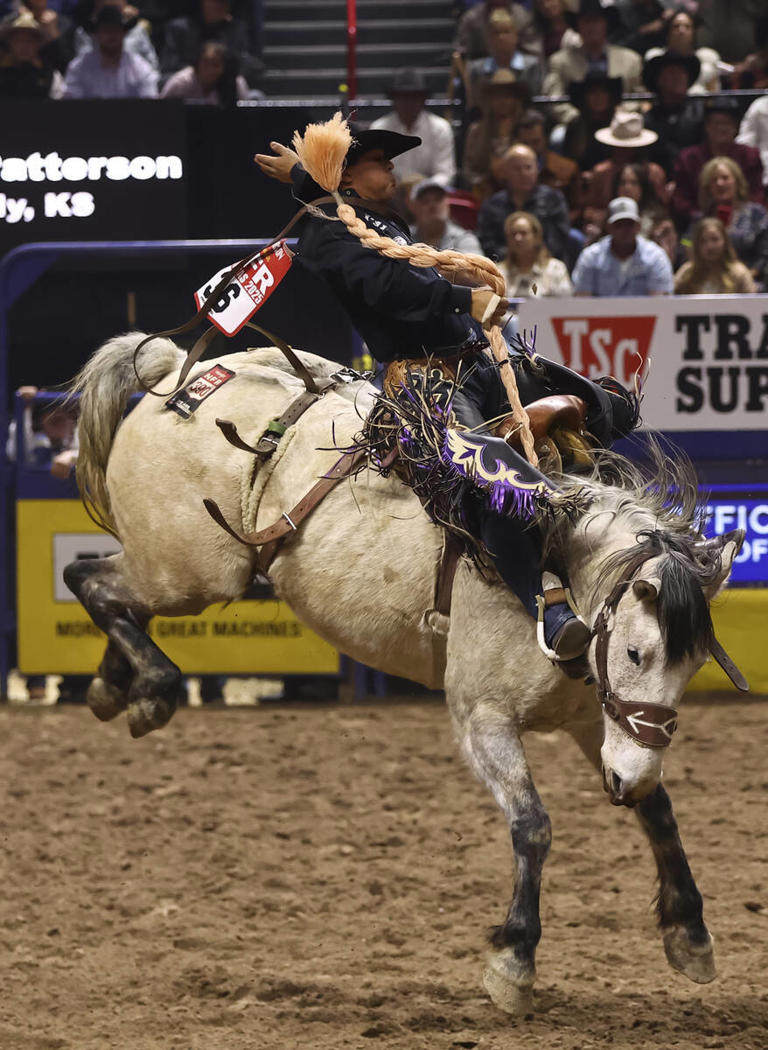 NFR day 8: Allen jumps to steer wrestling lead, Wright returns — photos