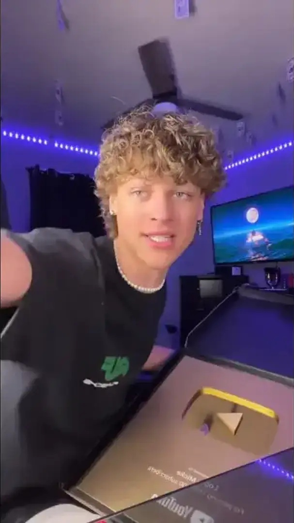 Gold YouTube plaque hack #shorts #youtubeshorts