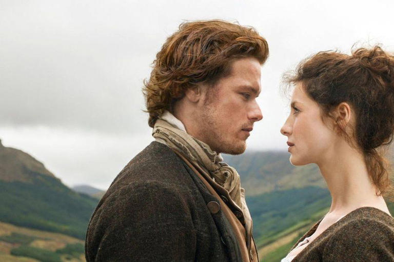 Outlander fans unravel brilliant Jamie Fraser ghost mystery that's ...
