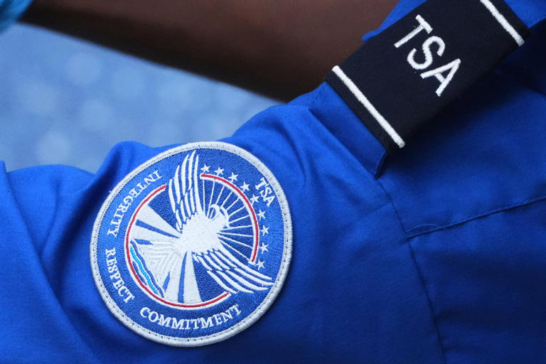 Trump administration moves to nix TSA union contract — again