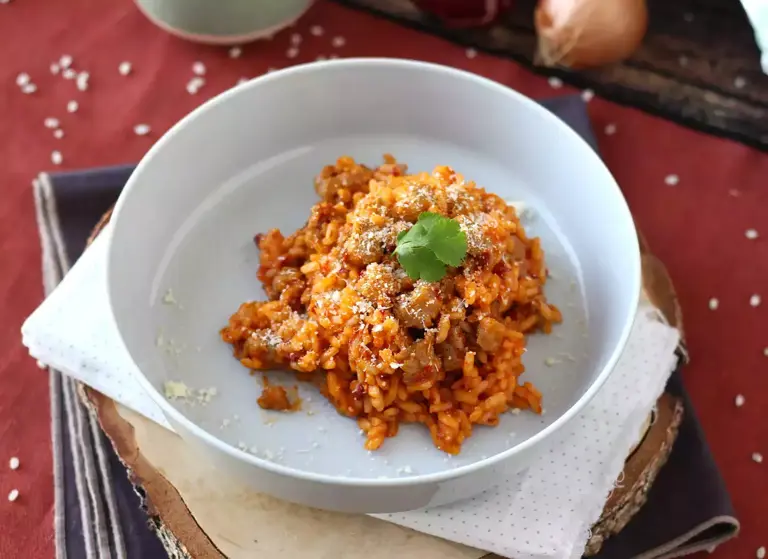 Risotto 'nduja und Wurst, ein erster Gang mit intensivem Geschmack