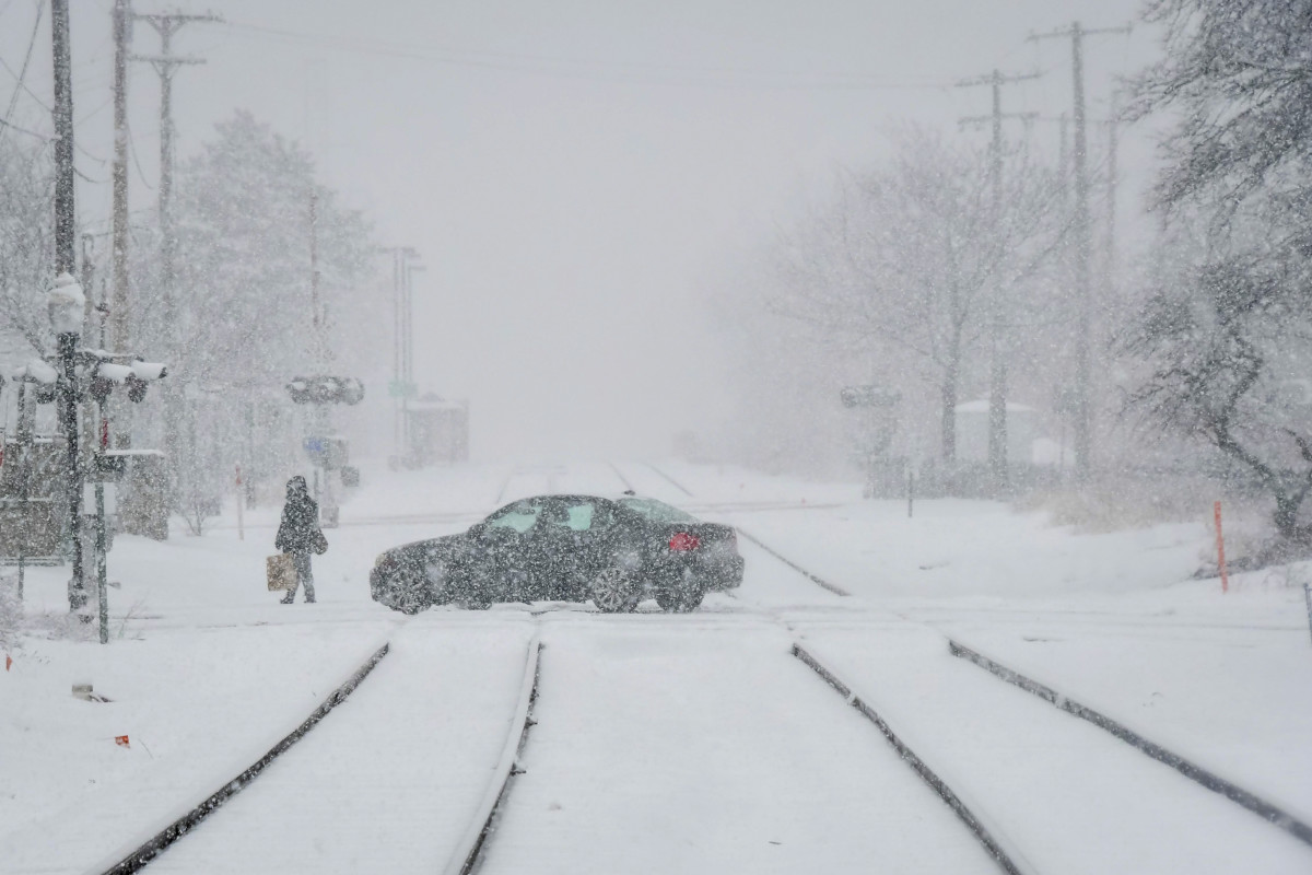 USPS announces delivery warnings in 15 states due to winter storms