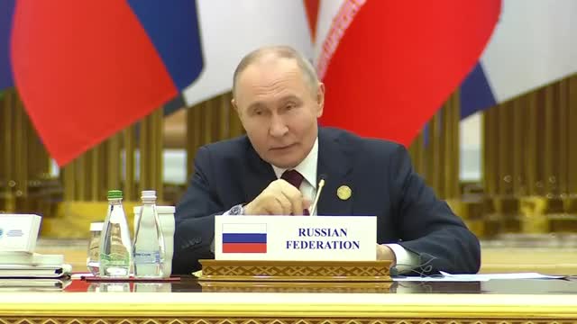Vladimir Putin muted as he gives major speech