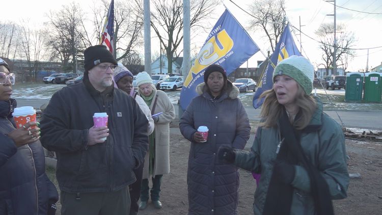 Ohio gubernatorial candidate visits striking workers at Libbey Glass ...
