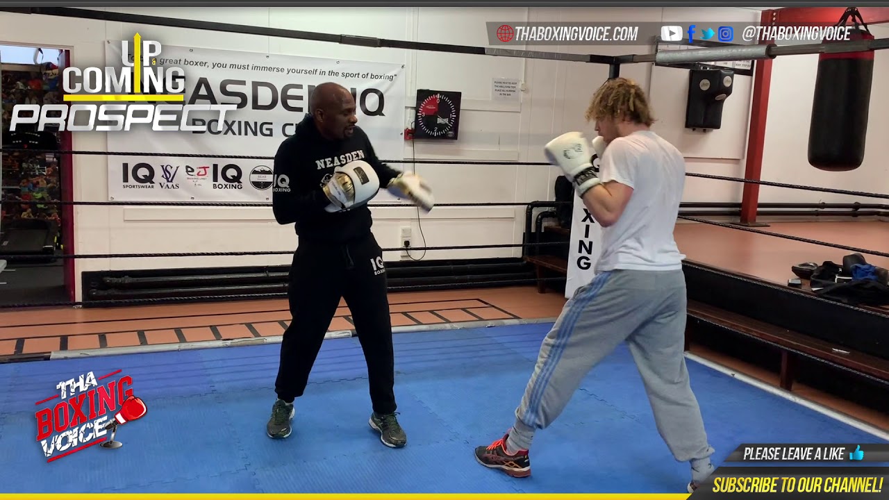 🔵 Robbie “Camden Caretaker” Chapman doing pad work with coach Xavier ...