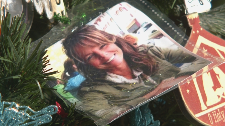 Christmas tree honors Suzanne Morphew, 5 years after her death
