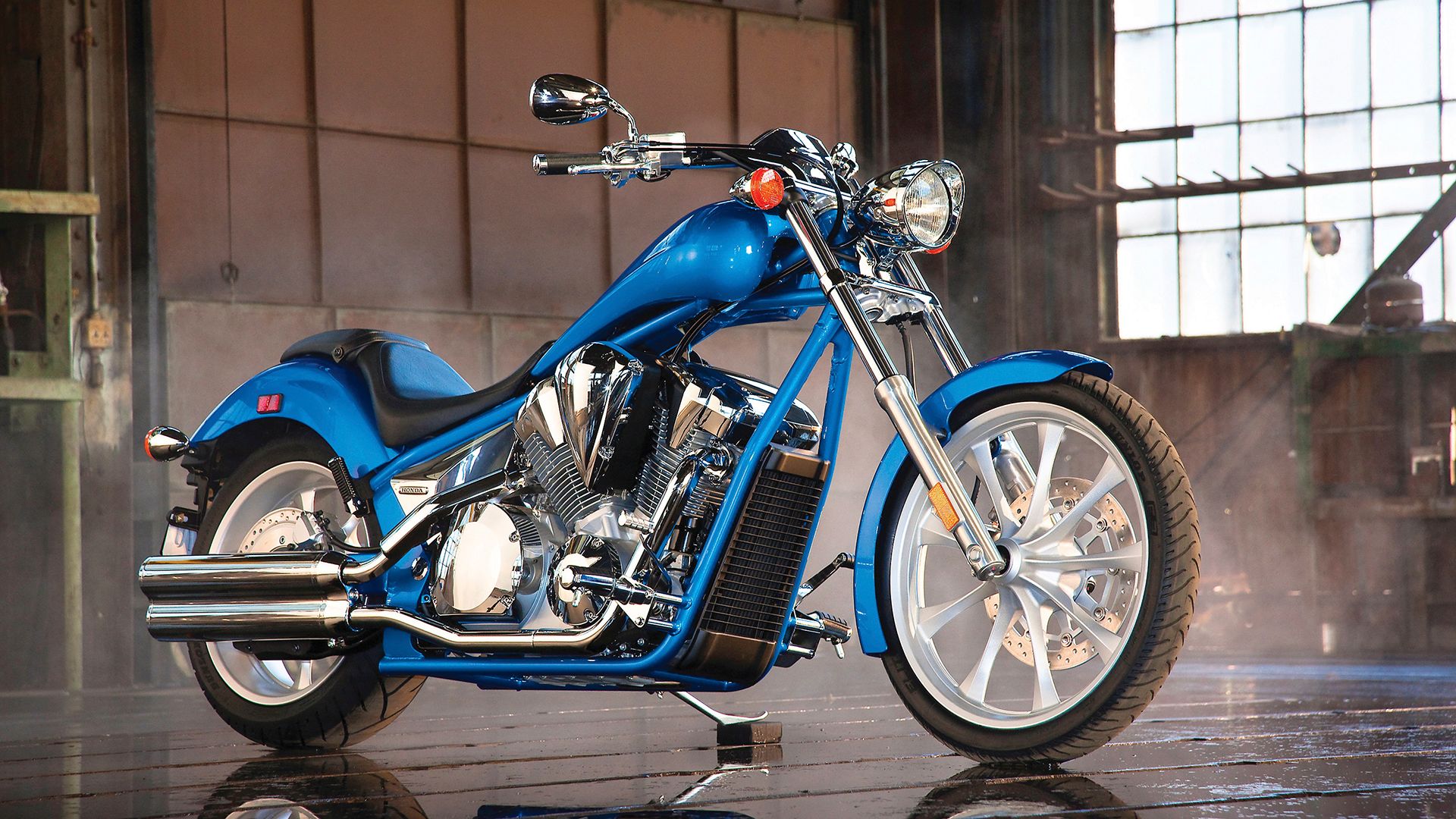 The cruiser with Japanese reliability and Harley-level presence