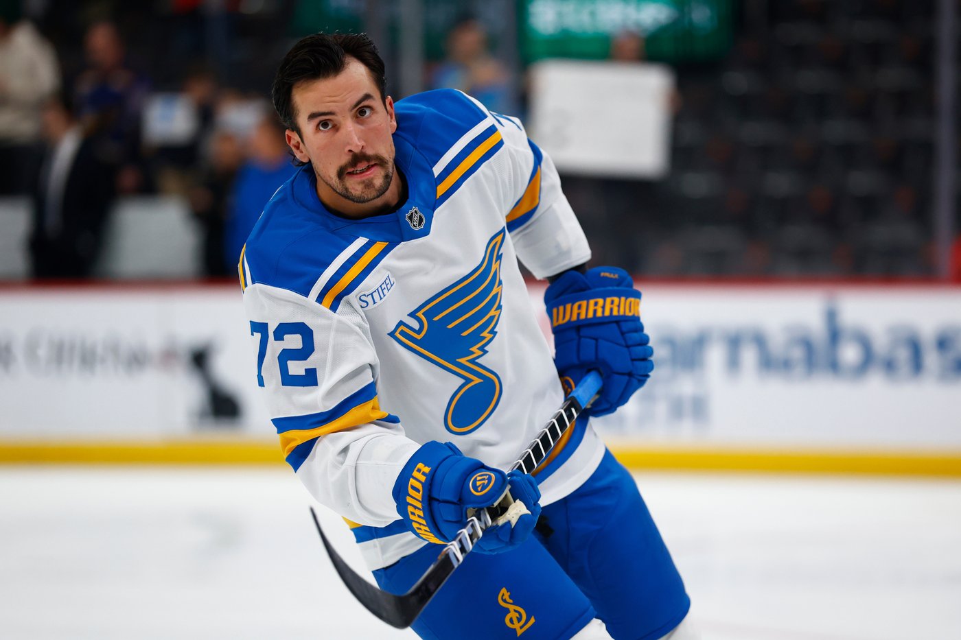 Les Blues l'emportent 3-2 devant les Hawks, qui perdent Connor Bedard