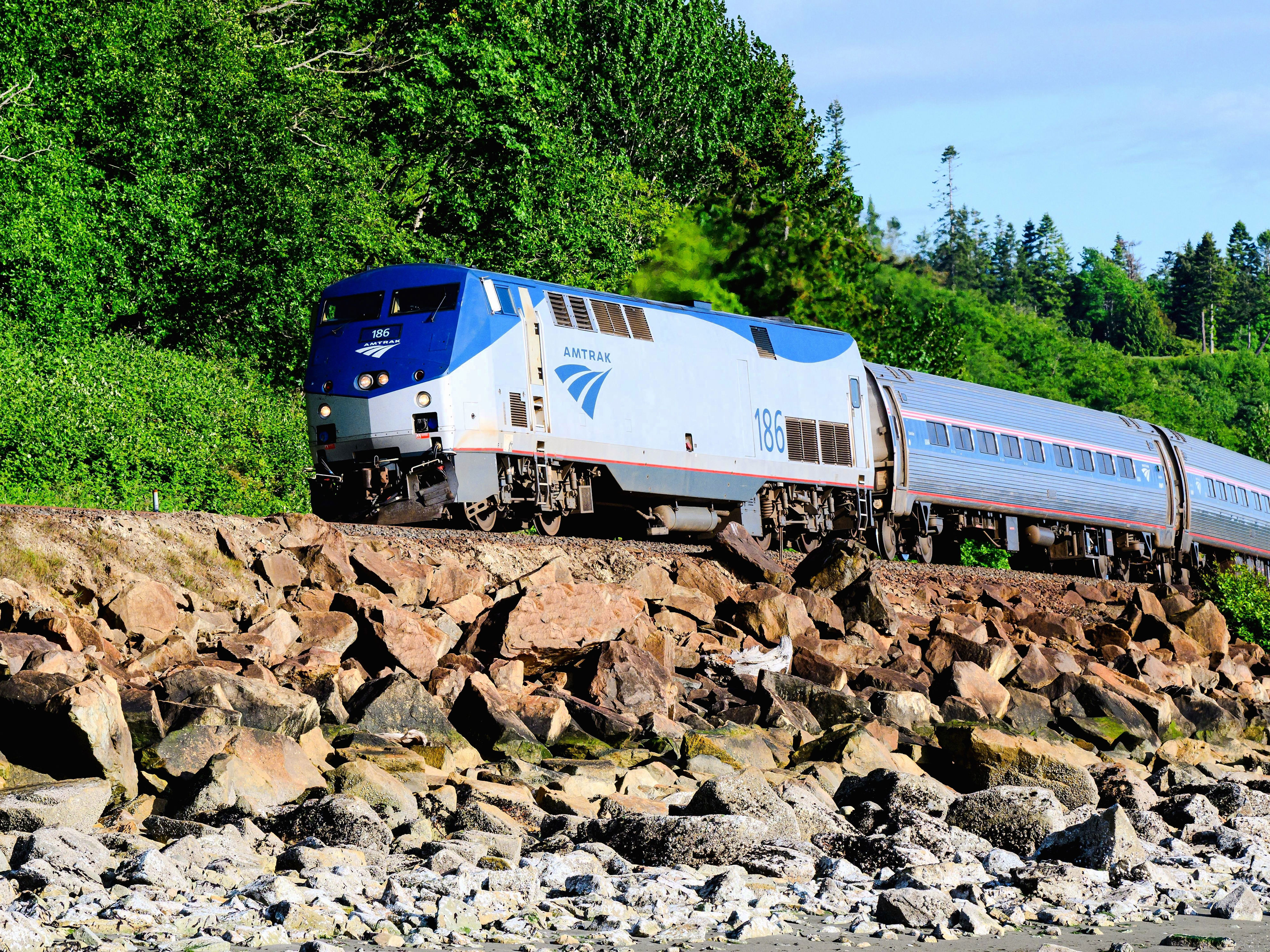 Amtrak warns of weekend travel disruption on Cascades trains, a Midwest ...