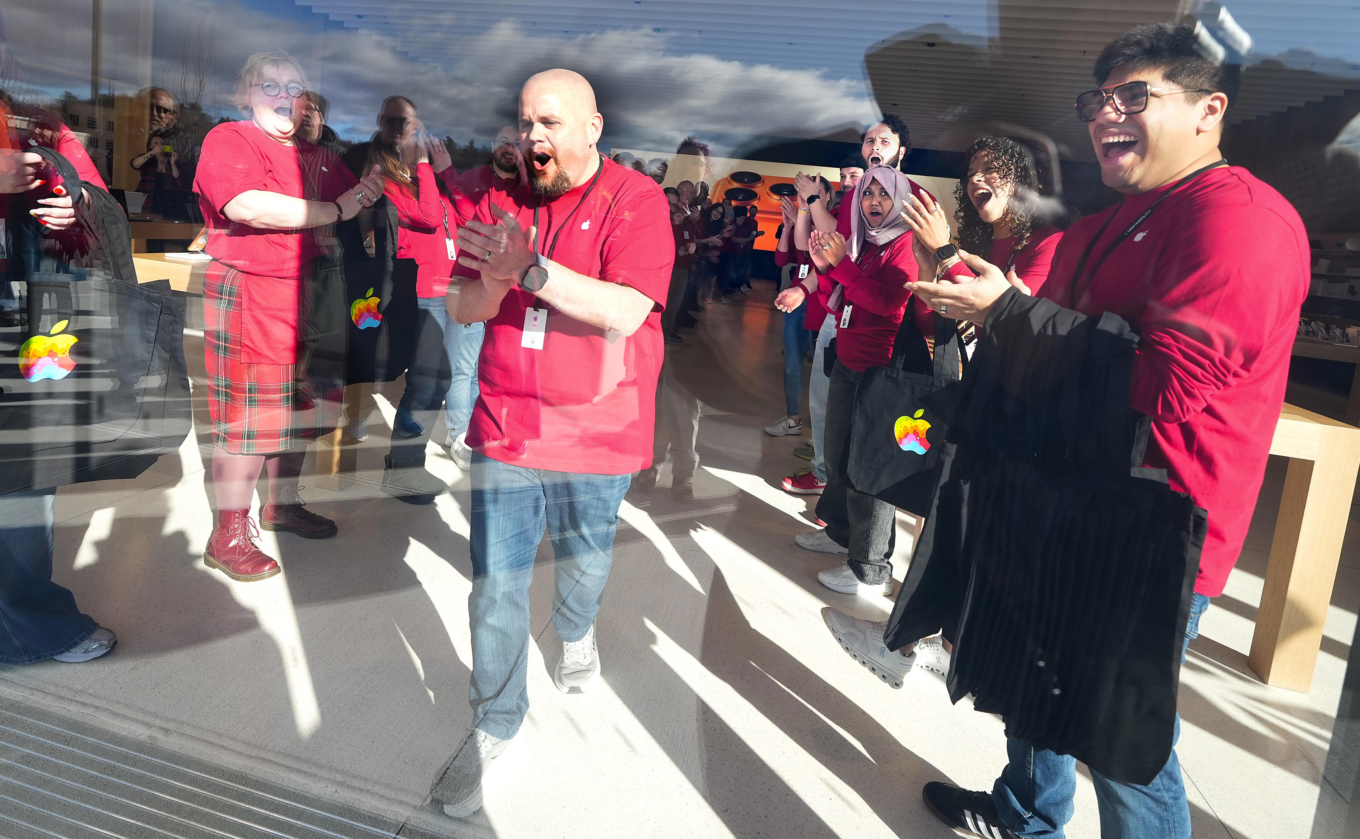 Shiny new Apple: Computer store opens Millbury branch