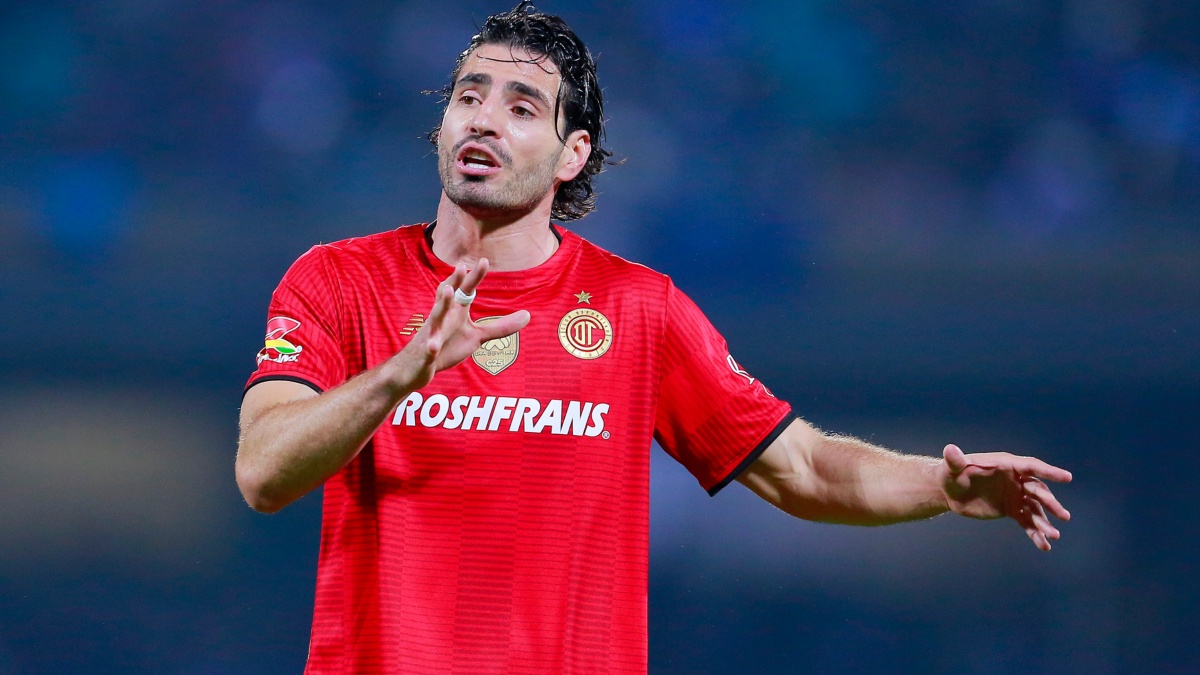 Guido Pizarro y 'Pollo' Briseño protagonizan pelea al final del partido