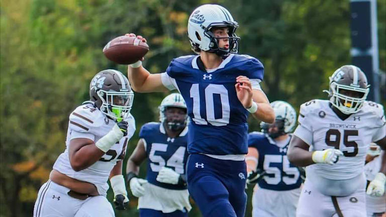 Ole Miss football commit, top-10 quarterback in America reveals major ...