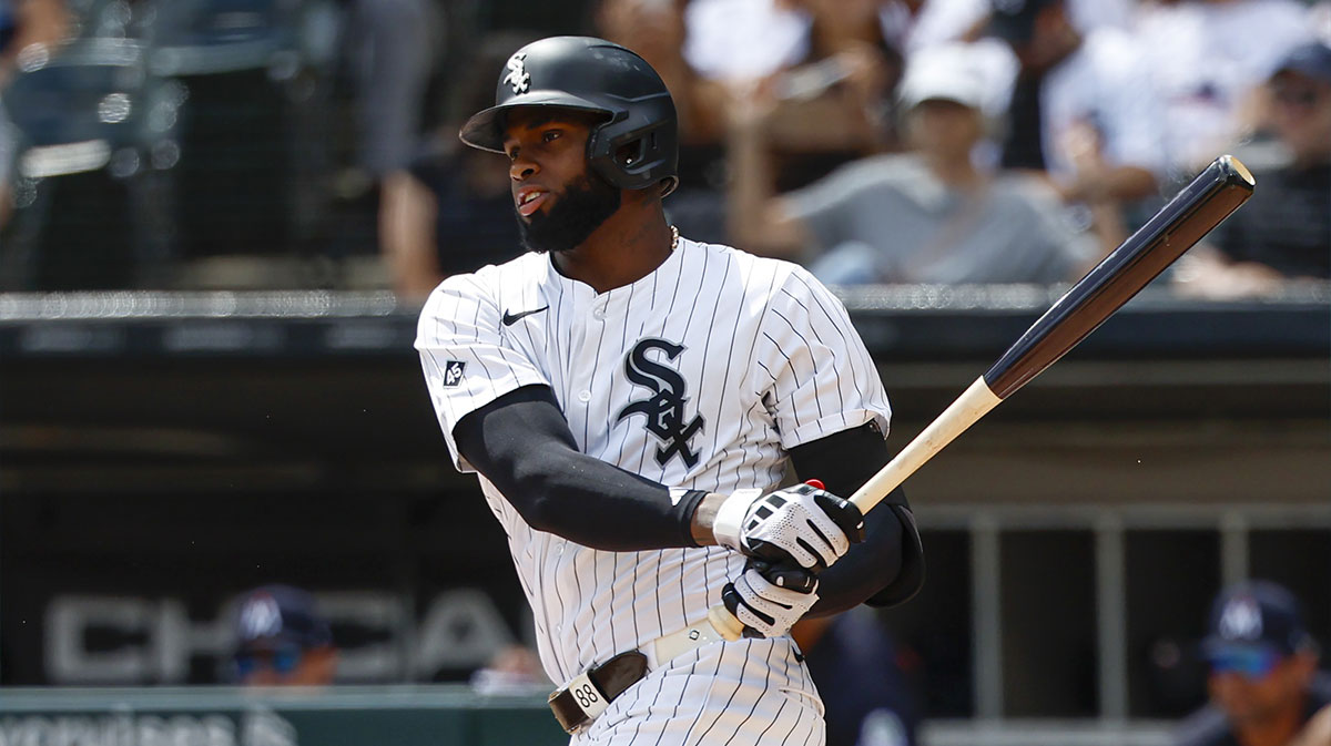 Mets make blockbuster trade for Luis Robert Jr. from White Sox