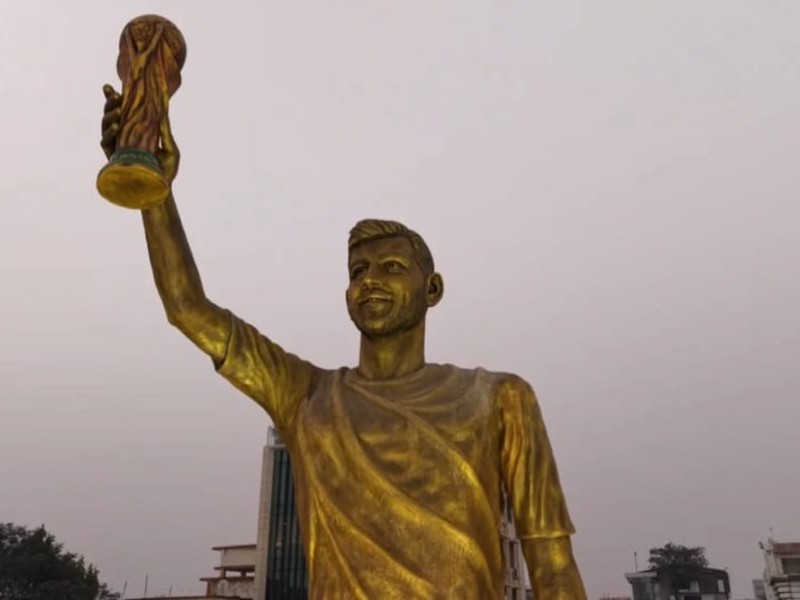 Tribute turns into roast: Kolkata's 70-foot 'Messi' statue sparks meme ...