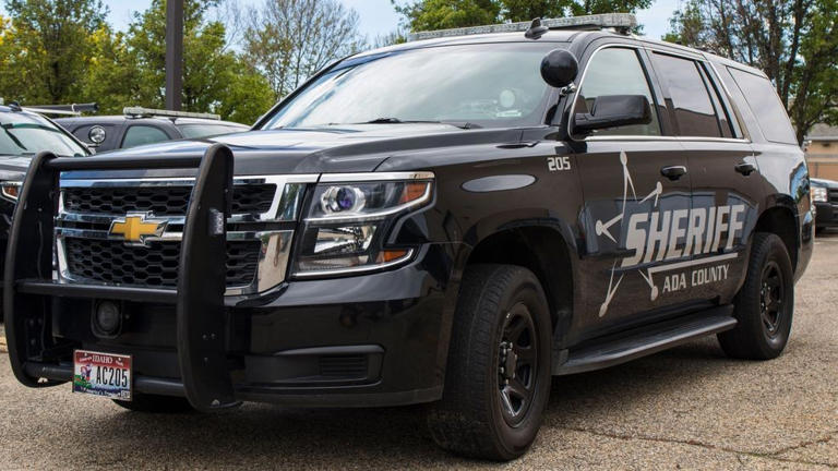 45-year-old man killed in early-morning crash at Ten Mile and Victory ...