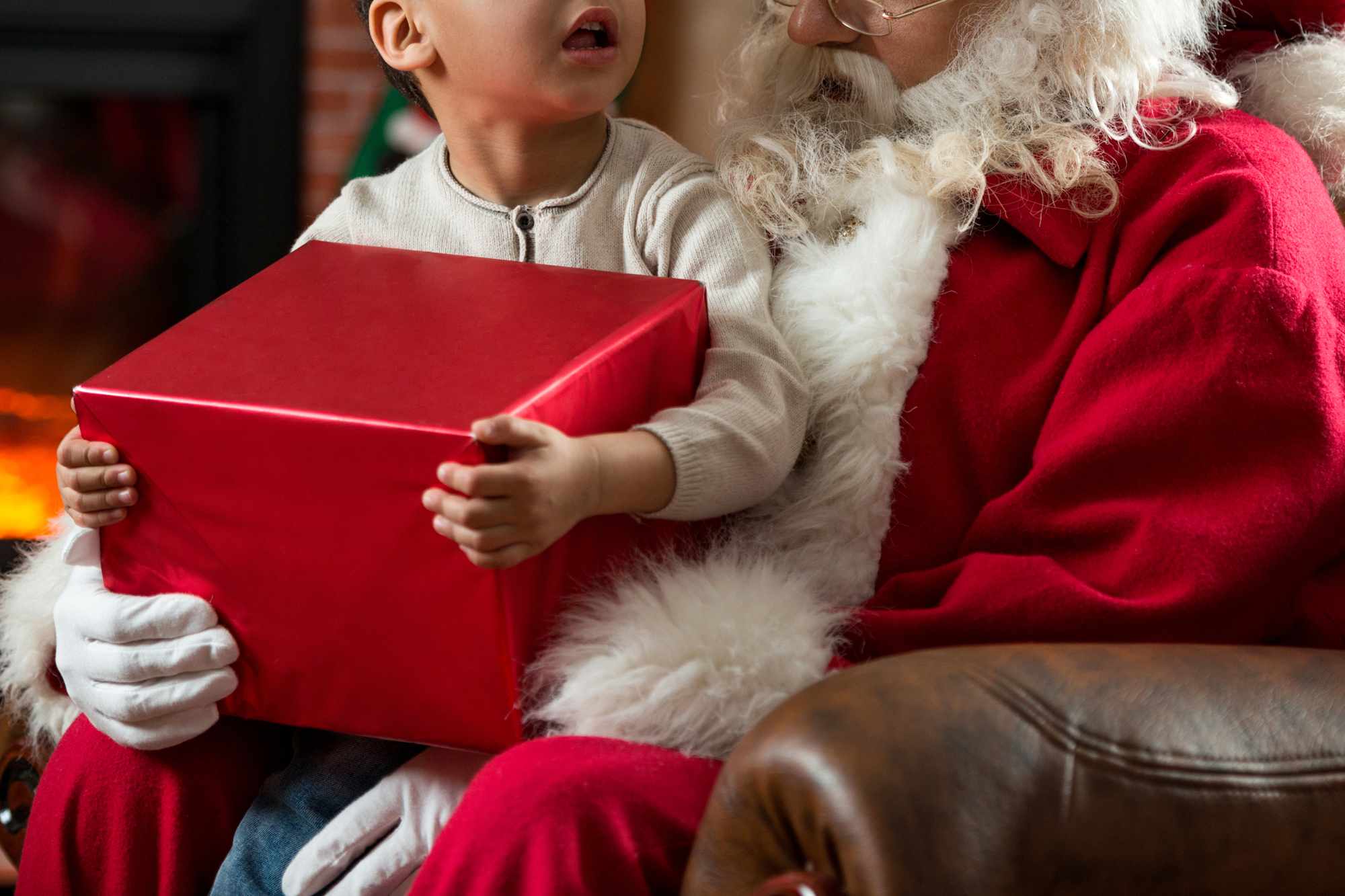 Dad doesn't know how to 'keep the magic' of Santa Claus alive after his ...