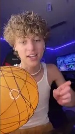 Satisfying balloon popping trend