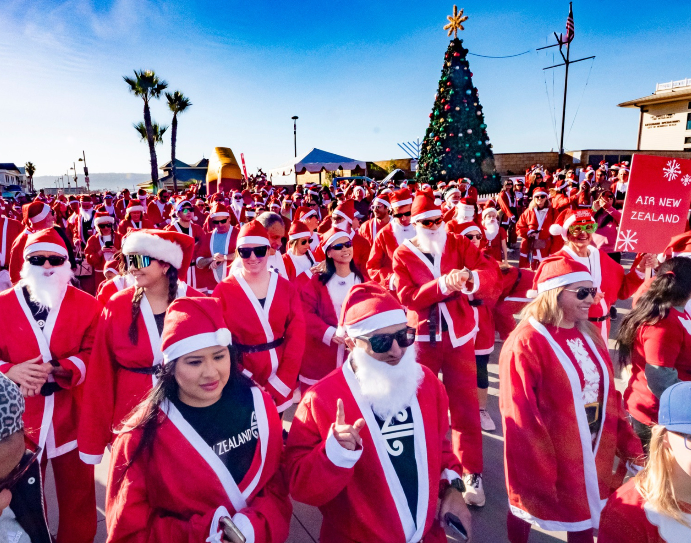 'Sea of Santas' to wash over the Strand in Hermosa Beach