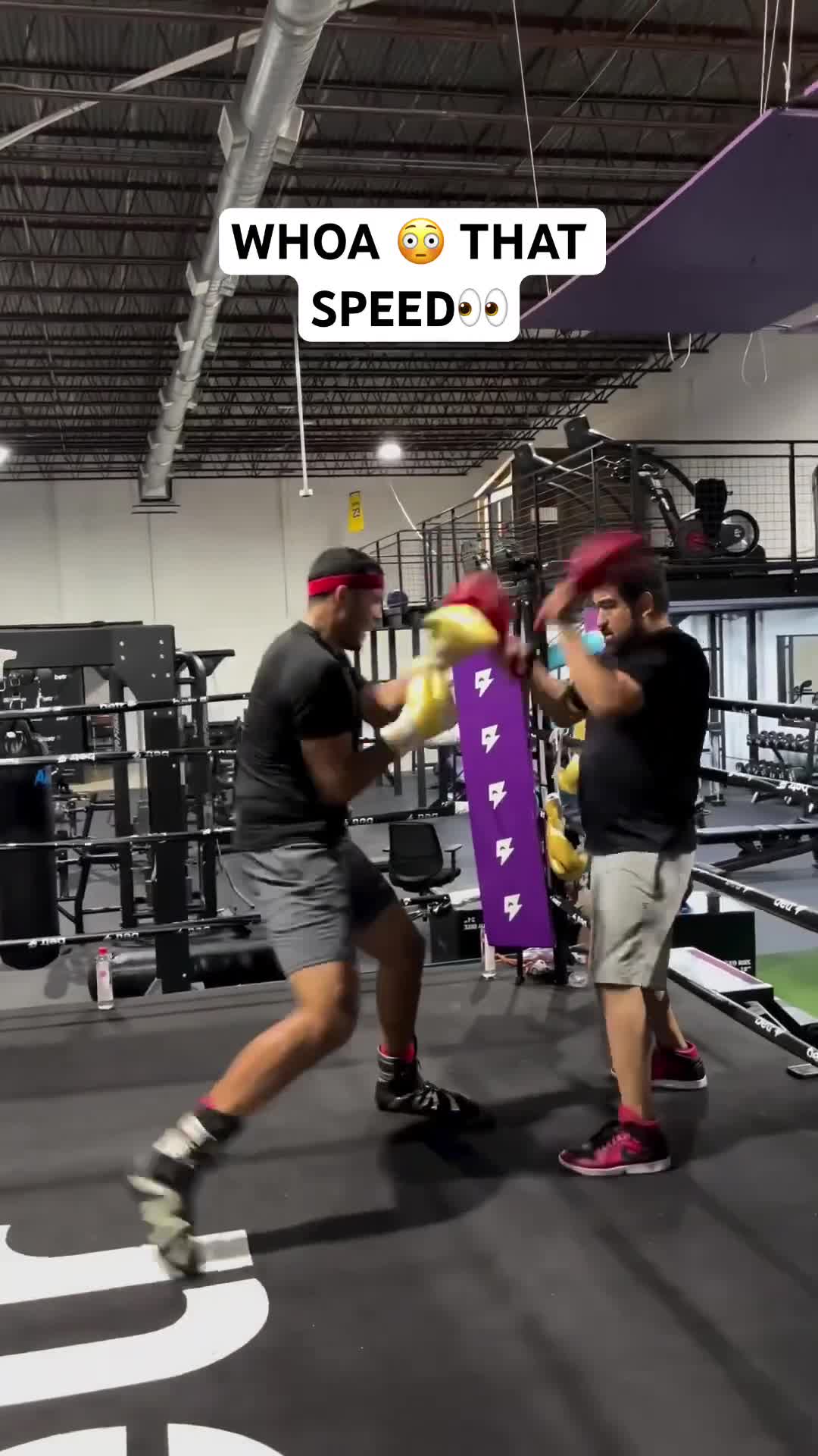 Whoa 😳 that speed of David Benavidez is crazy ️