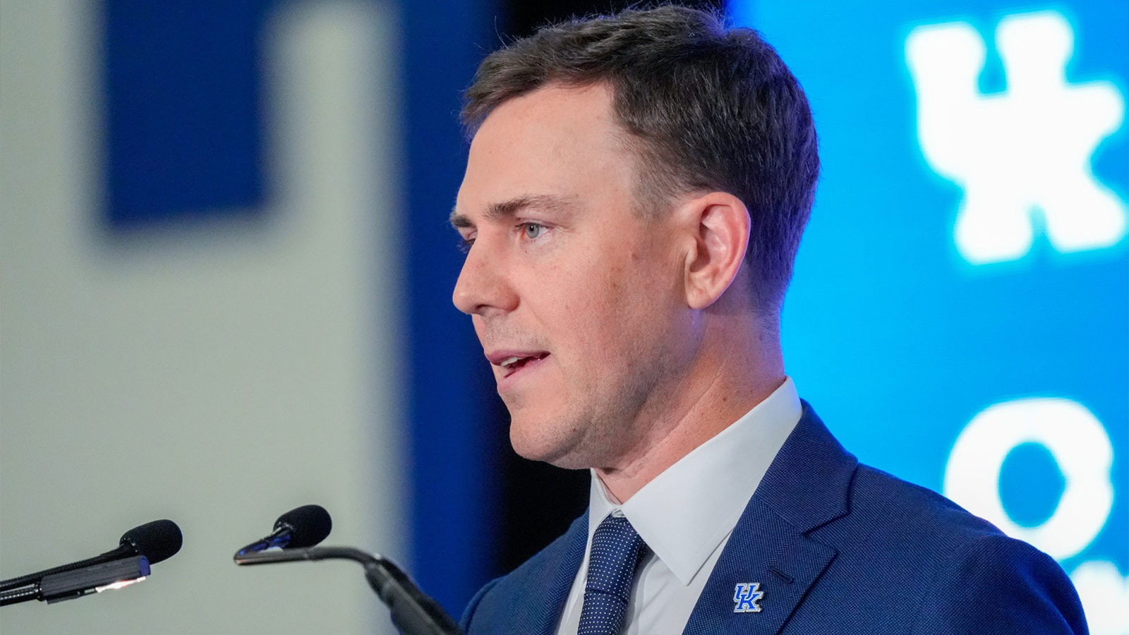 Kentucky wins 4-star recruiting battle for D-lineman over Tennessee
