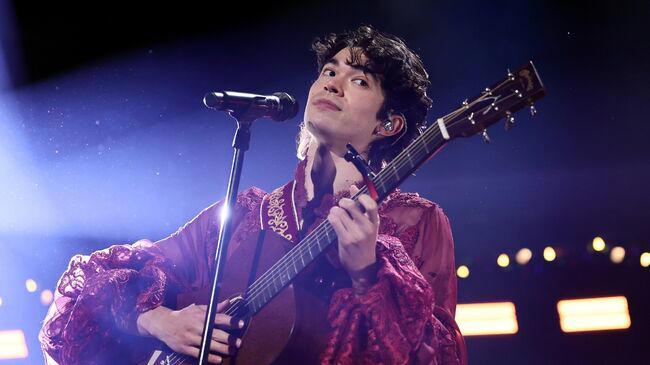 Conan Gray calls out ‘Maniac’ ex in unapologetic performance