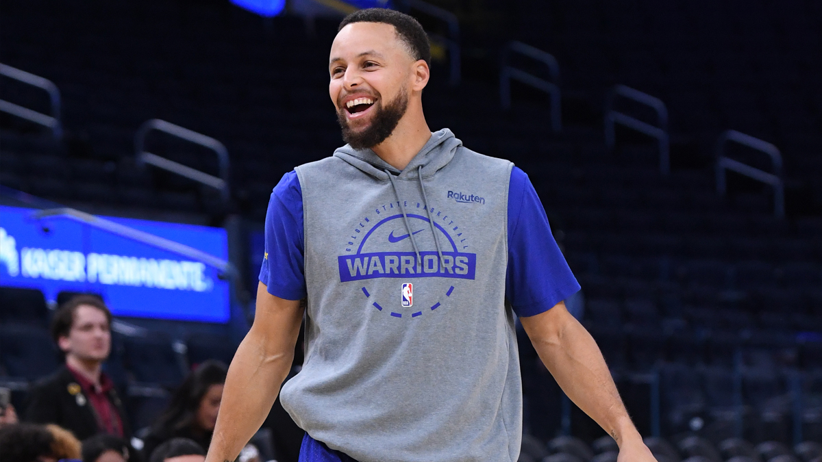Steph Curry incredibly makes full-court tunnel shot before return from ...