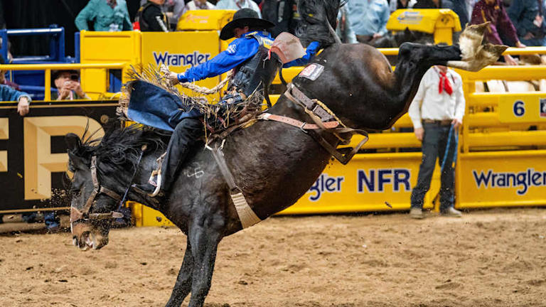 Wright brothers claim top three spots in NFR round 9 saddle bronc riding