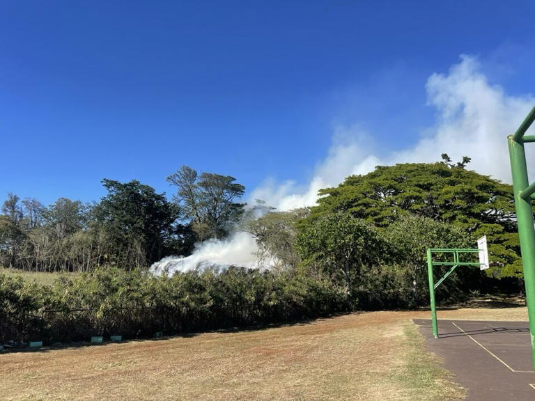 Firefighters battle brush fire on Kauai