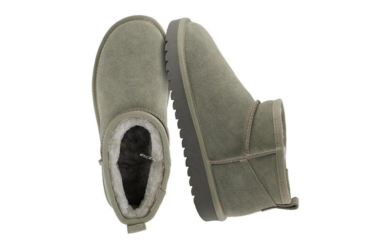 Sarah Jessica Parker wears Uggs on repeat — shop her exact cozy boots ...