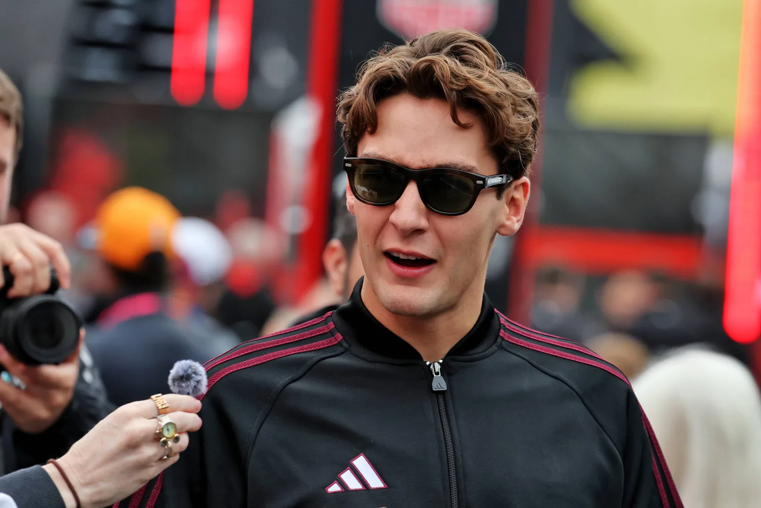 Russell krabt zichzelf achter de oren na 'gemene' uitspraak over Red Bull