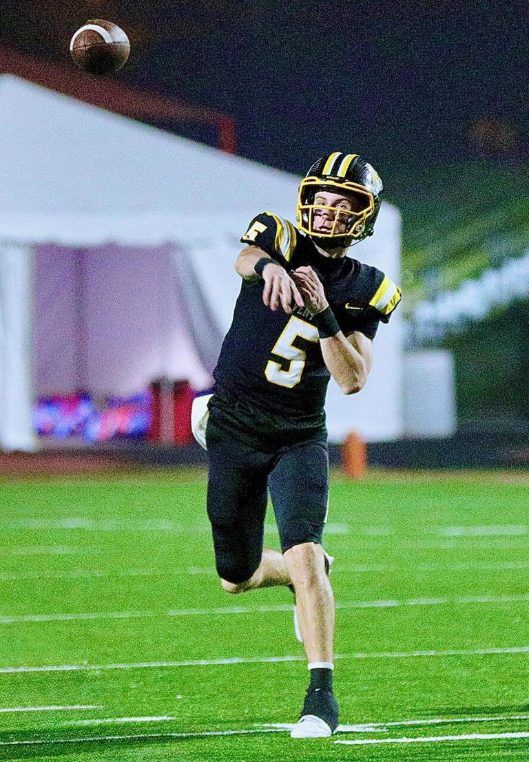 Ventura falls short in state Division 3-AA bowl loss to St. Ignatius ...