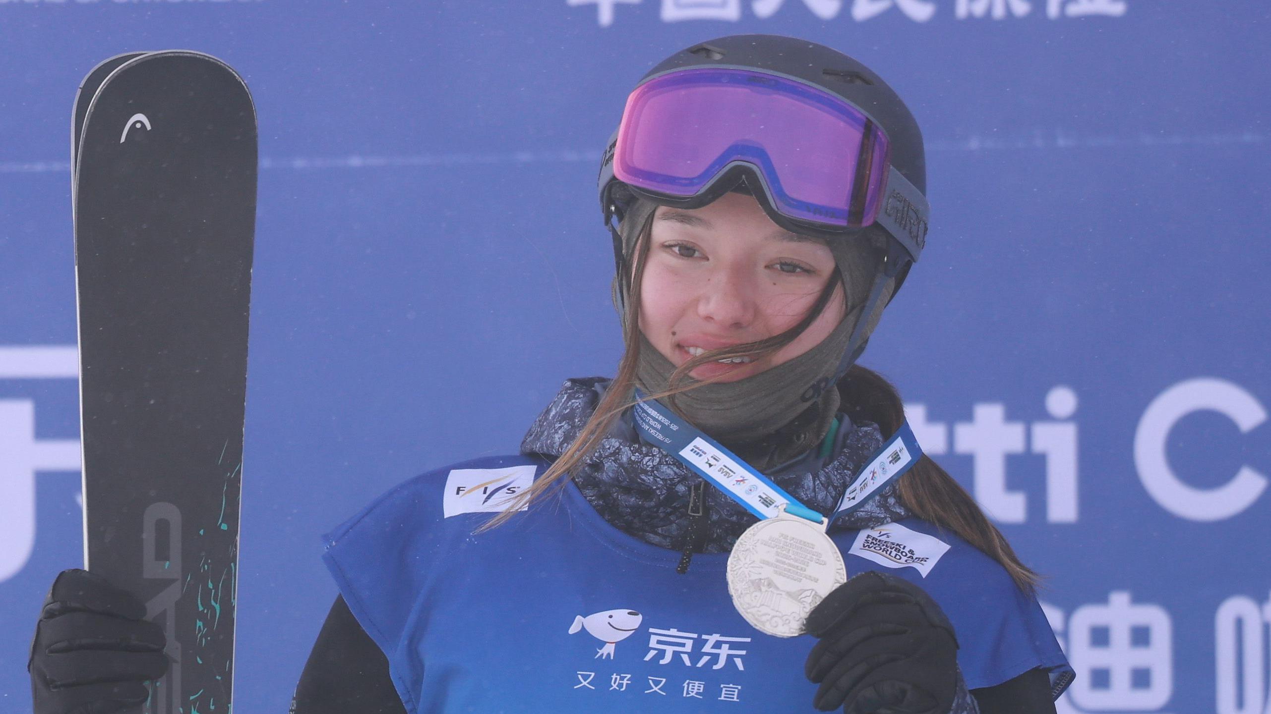 GB's Atkin wins silver at halfpipe World Cup event