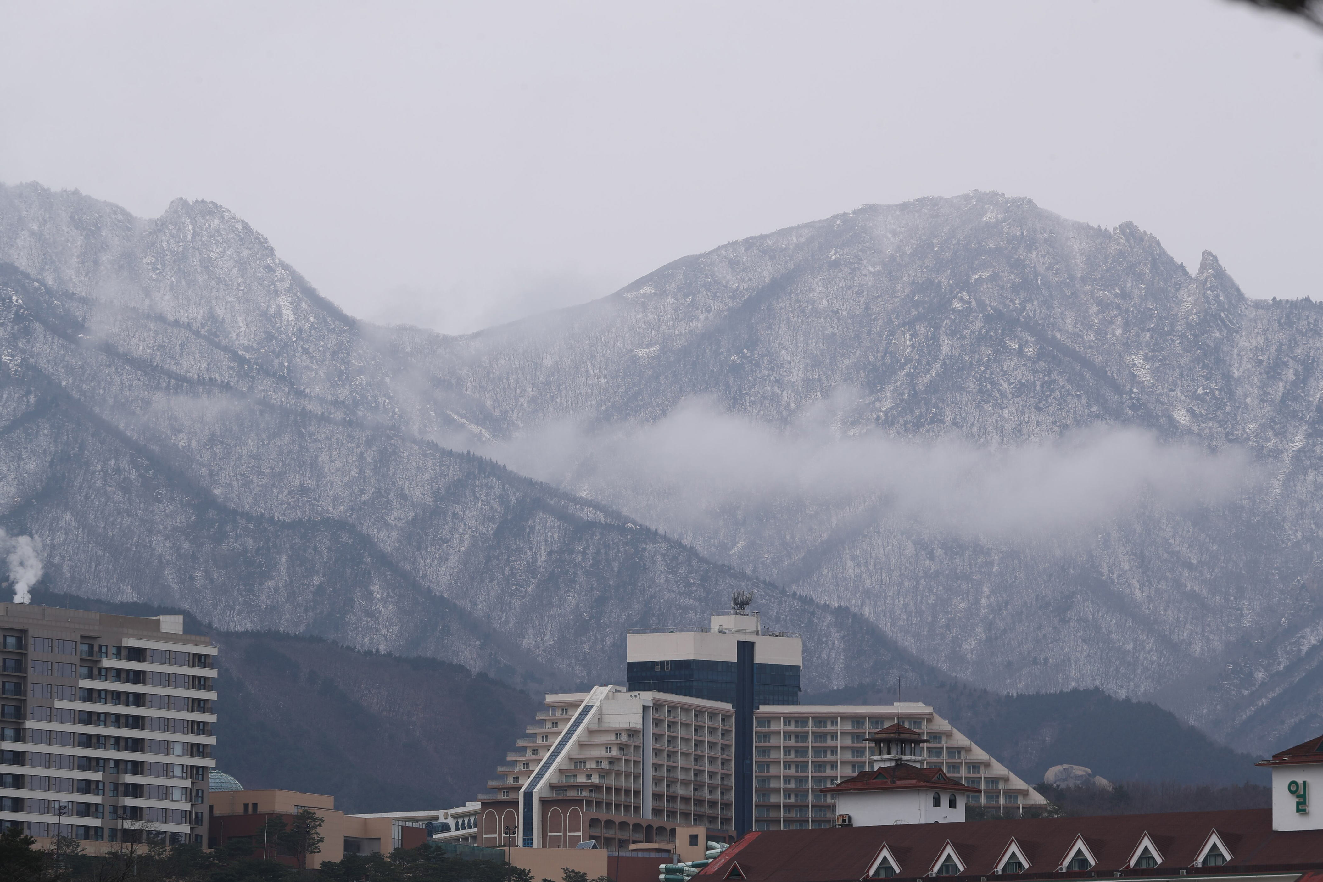 Heavy snow warnings issued as rain turns to snow