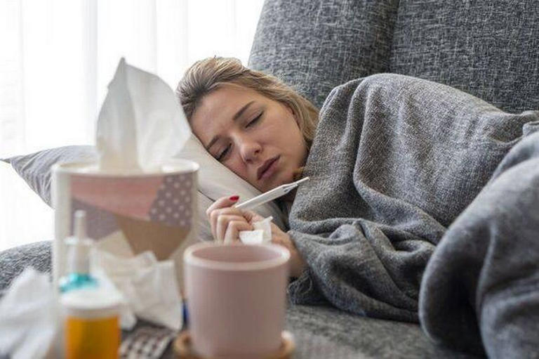 ‘Stay at home’ warning issued as flu cases surge in Ireland - symptoms ...