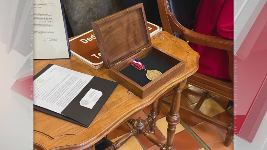 Former Gov., US Ambassador Terry Branstad receives Iowa Award