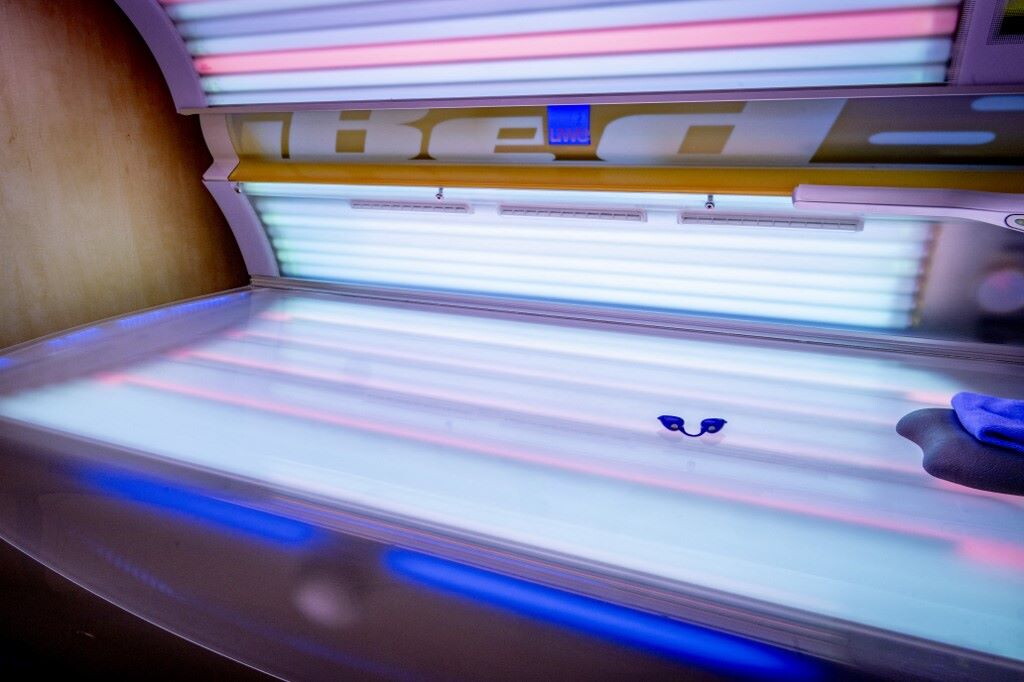 Non usateli e basta, lo studio sul melanoma che boccia i lettini solari