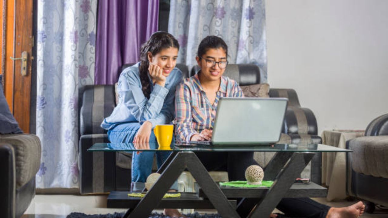 School friends vs. online friends: Why it’s important to explain the ...