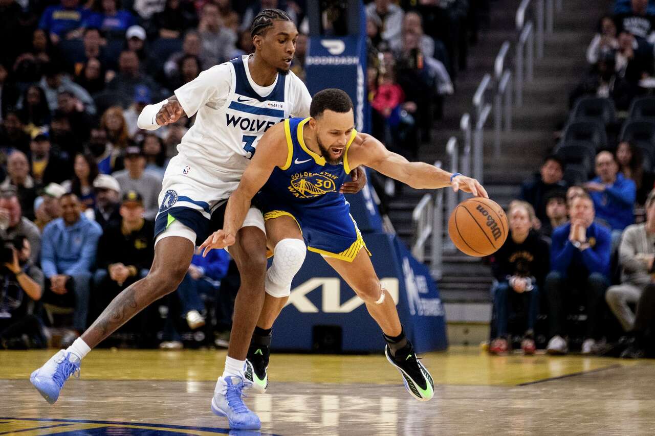 Steph Curry's 39-point return not enough as Warriors fall to T-Wolves