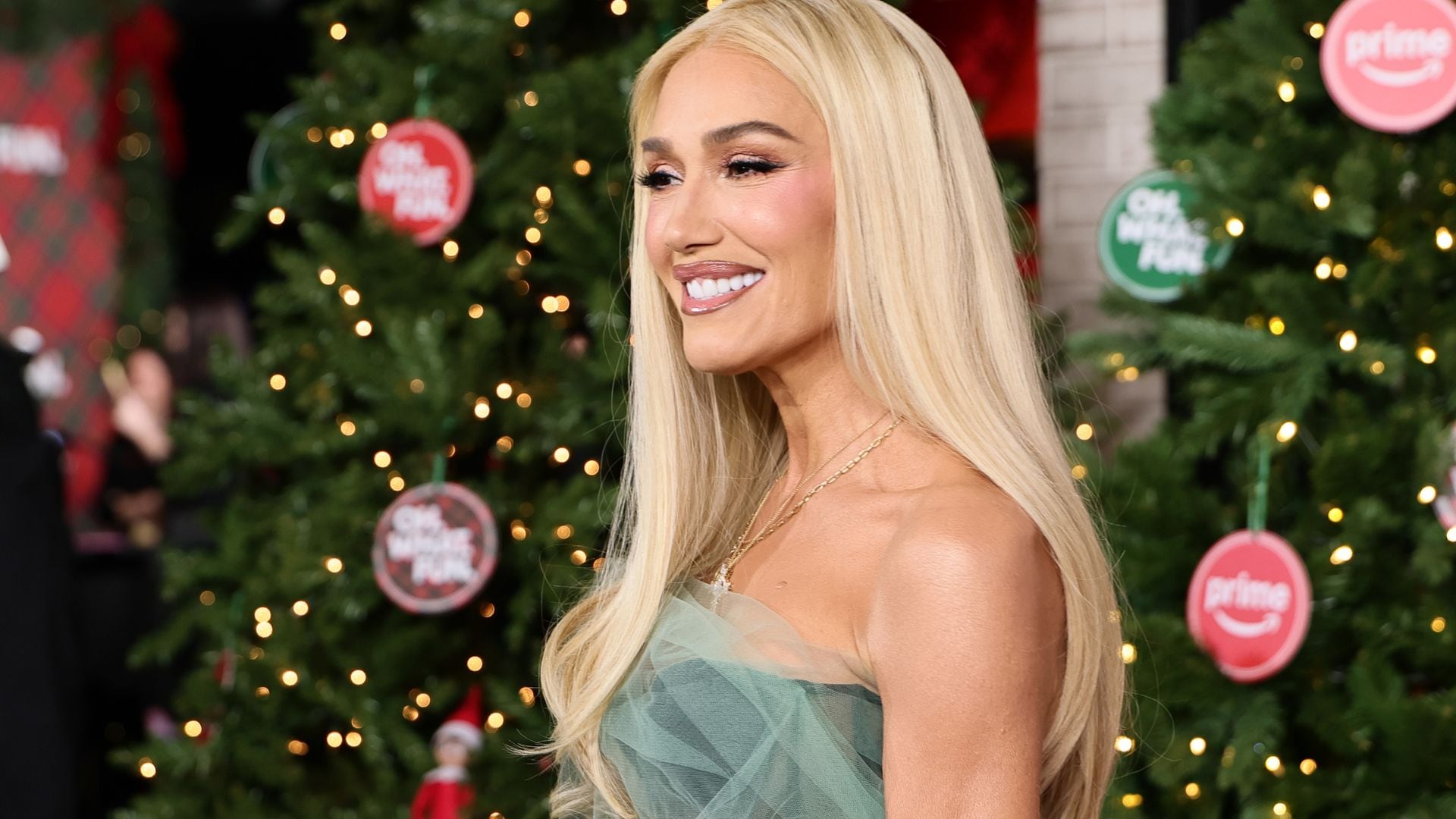 Gwen Stefani brought holiday magic to the 'Oh. What. Fun.' premiere and ...