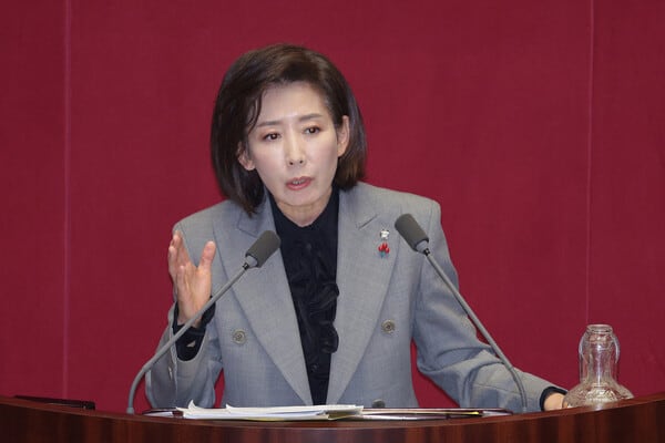 People Power Party lawmaker links president's smuggling example to ...