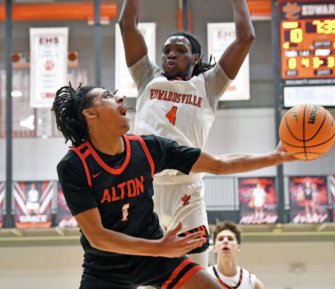 Alton breaks out of slump, routs Edwardsville